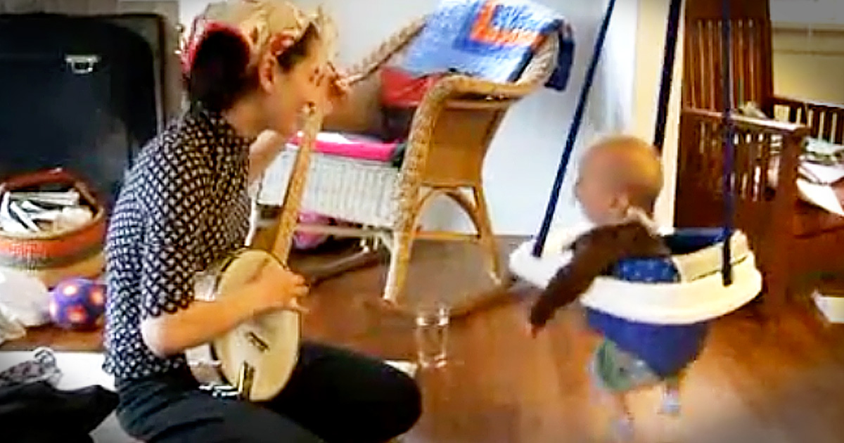 This Banjo-Playing Momma Has Her Baby SO Happy. And When You See Those ...